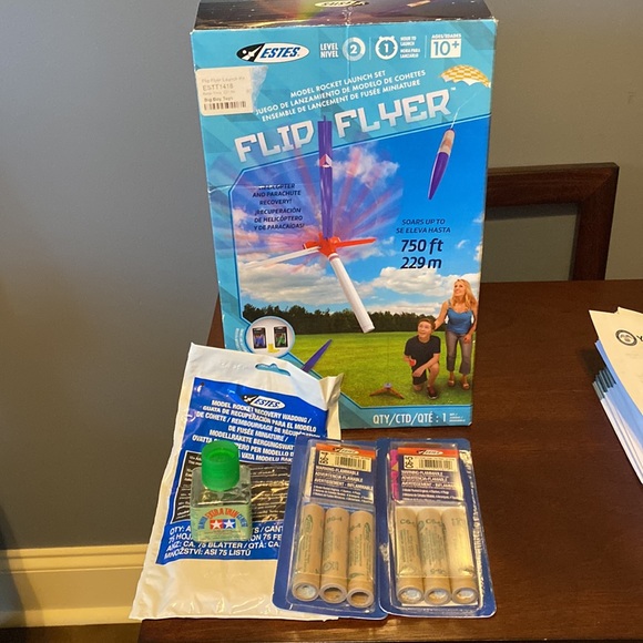 estes | Toys | Flip Flyer Model Rocket Launch Set | Poshmark